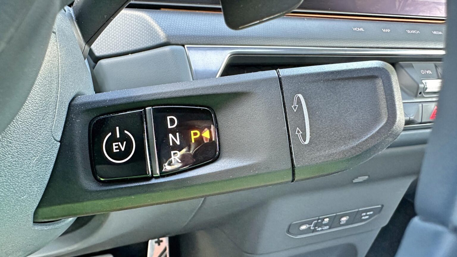 KIA EV9 GT-LINE 1st Edition AWD 6S- Elektrický relaxačný koráb – Autozine